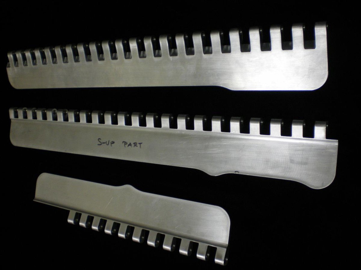 How Do the Applications Influence the Design and Material of the Hinge?